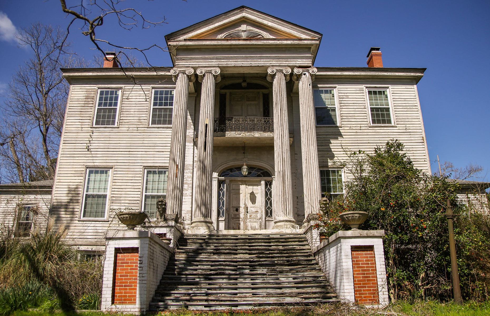 Inside America's most fascinating abandoned mansions
