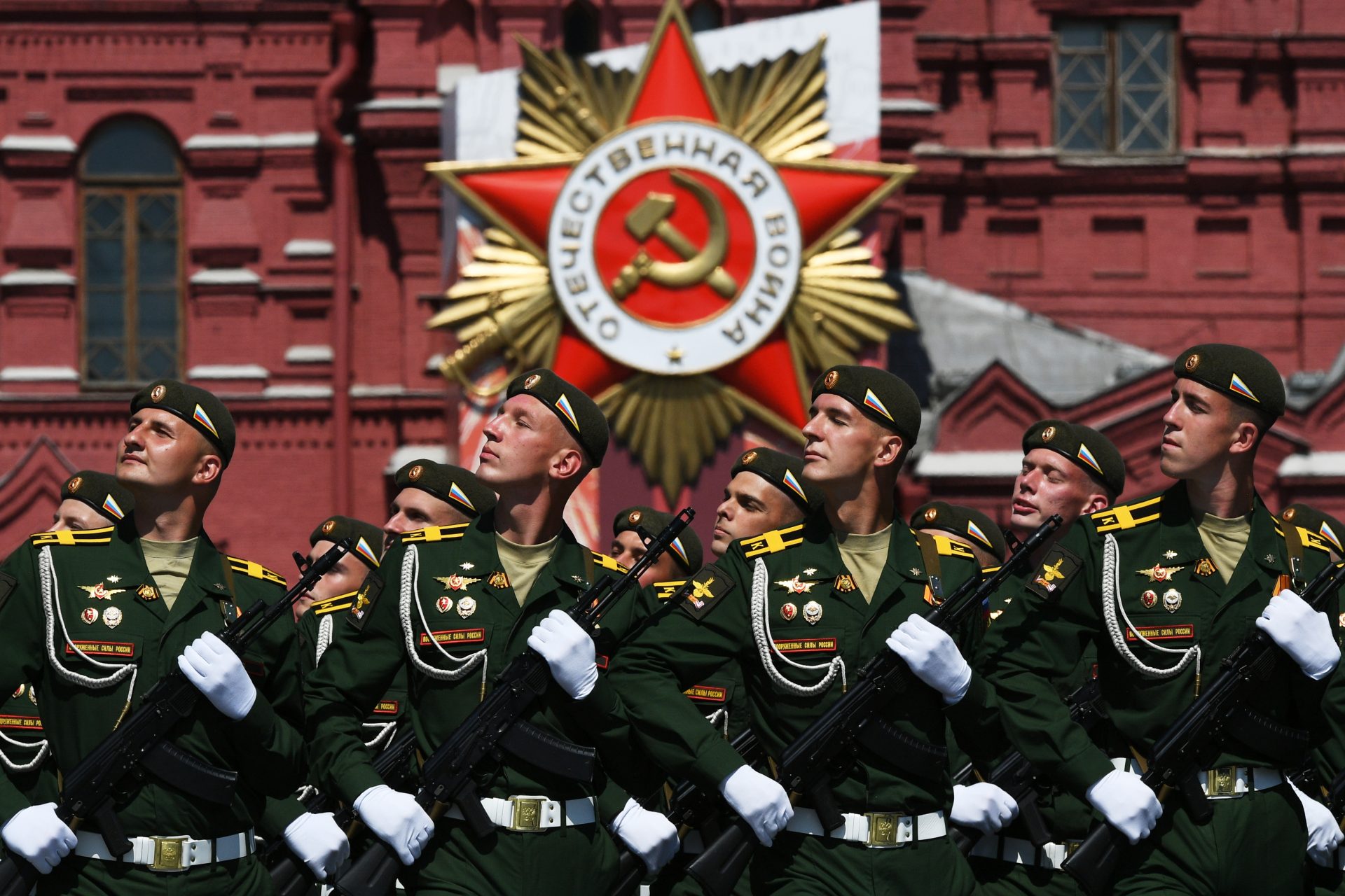 Ukrainian border guard troops destroyed a rare Russian weapon