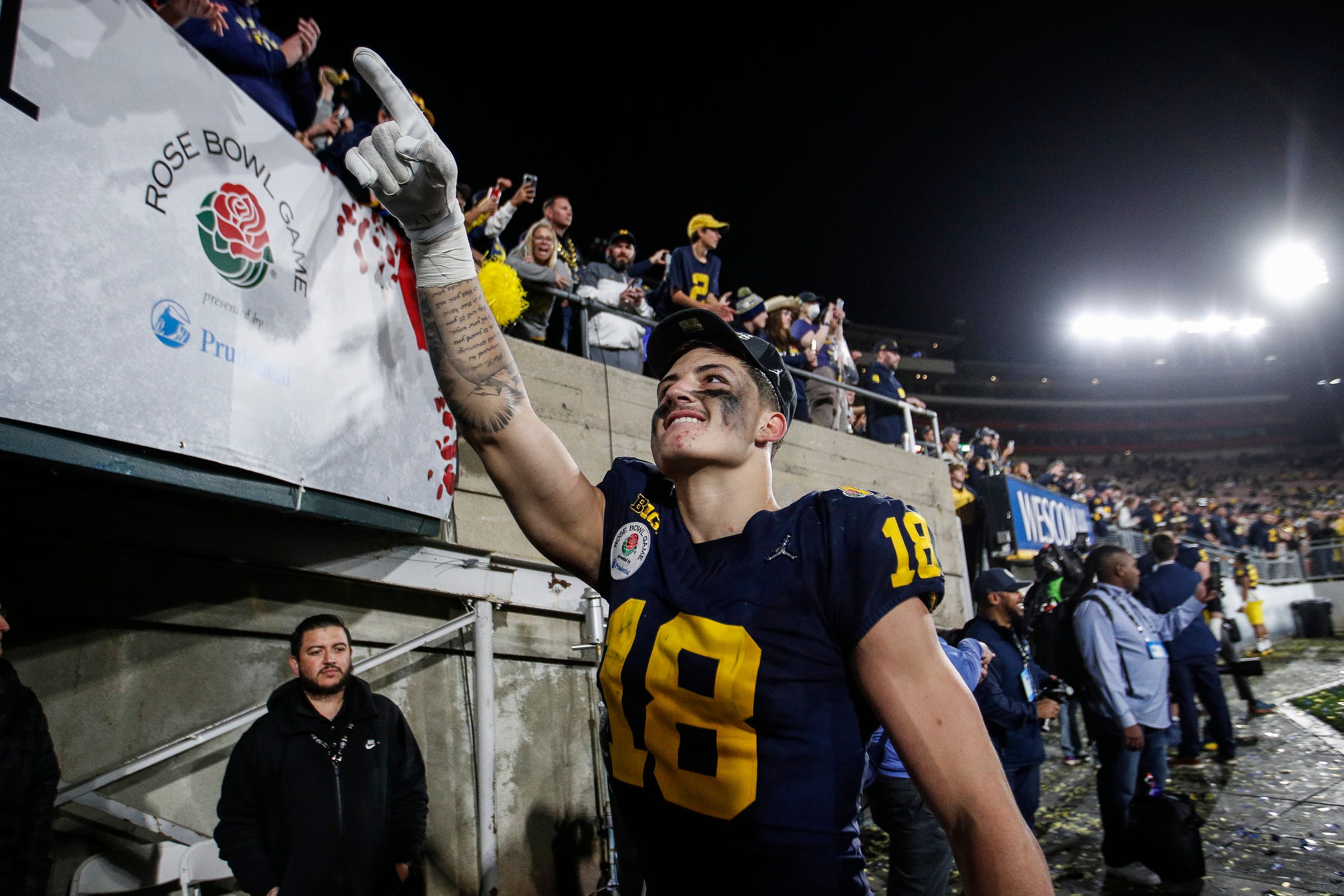 Michigan football's Colston Loveland ruled out vs. USC in availability ...