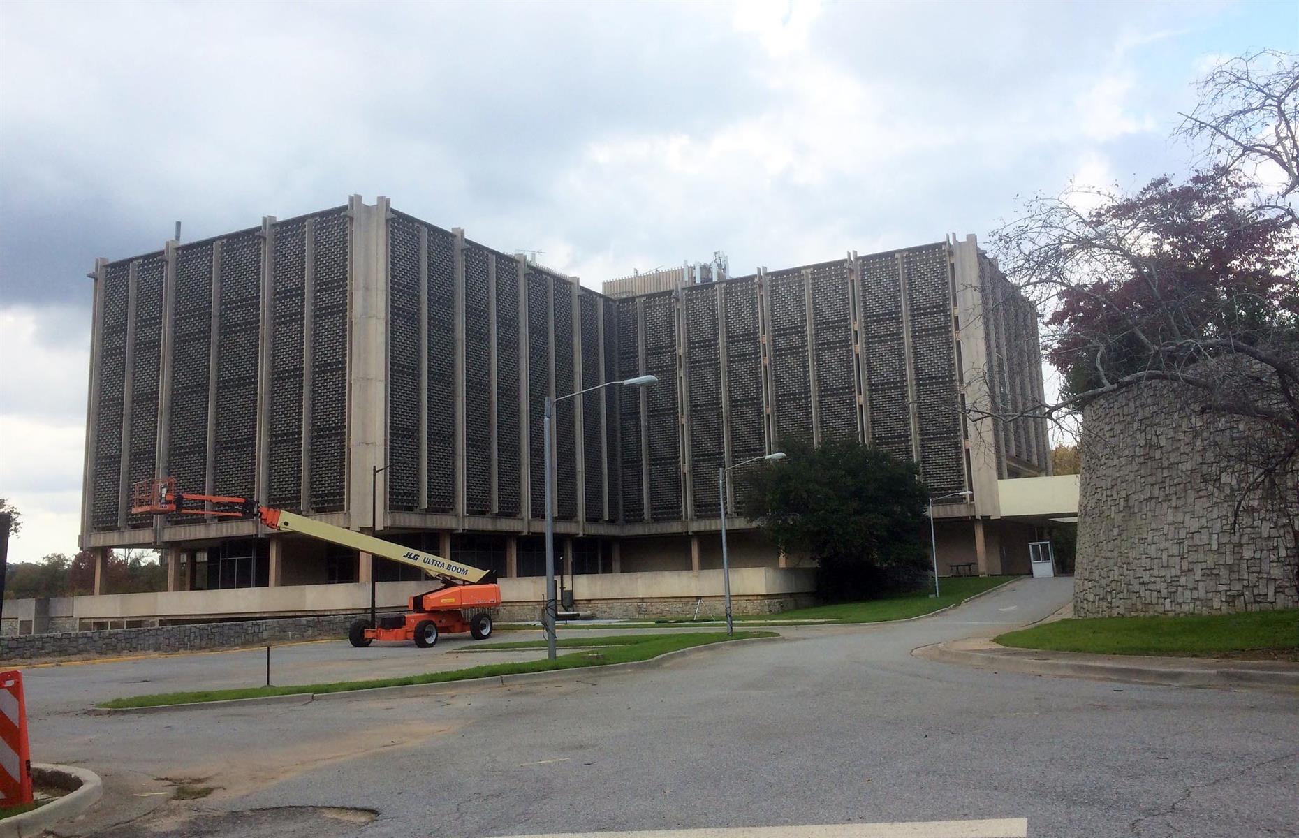 The History Of This Abandoned Mansion, Built For The Heir To Coca-Cola