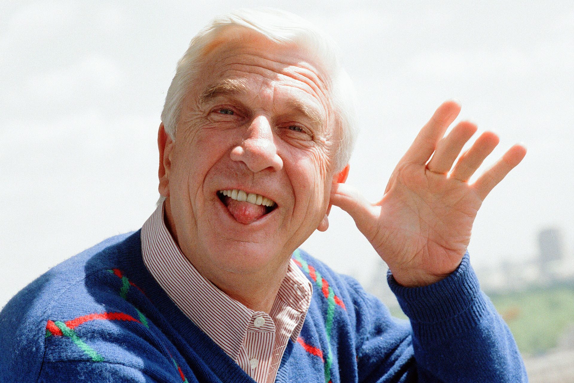 Leslie Nielsen: el actor serio que se convirtió en rey de la comedia