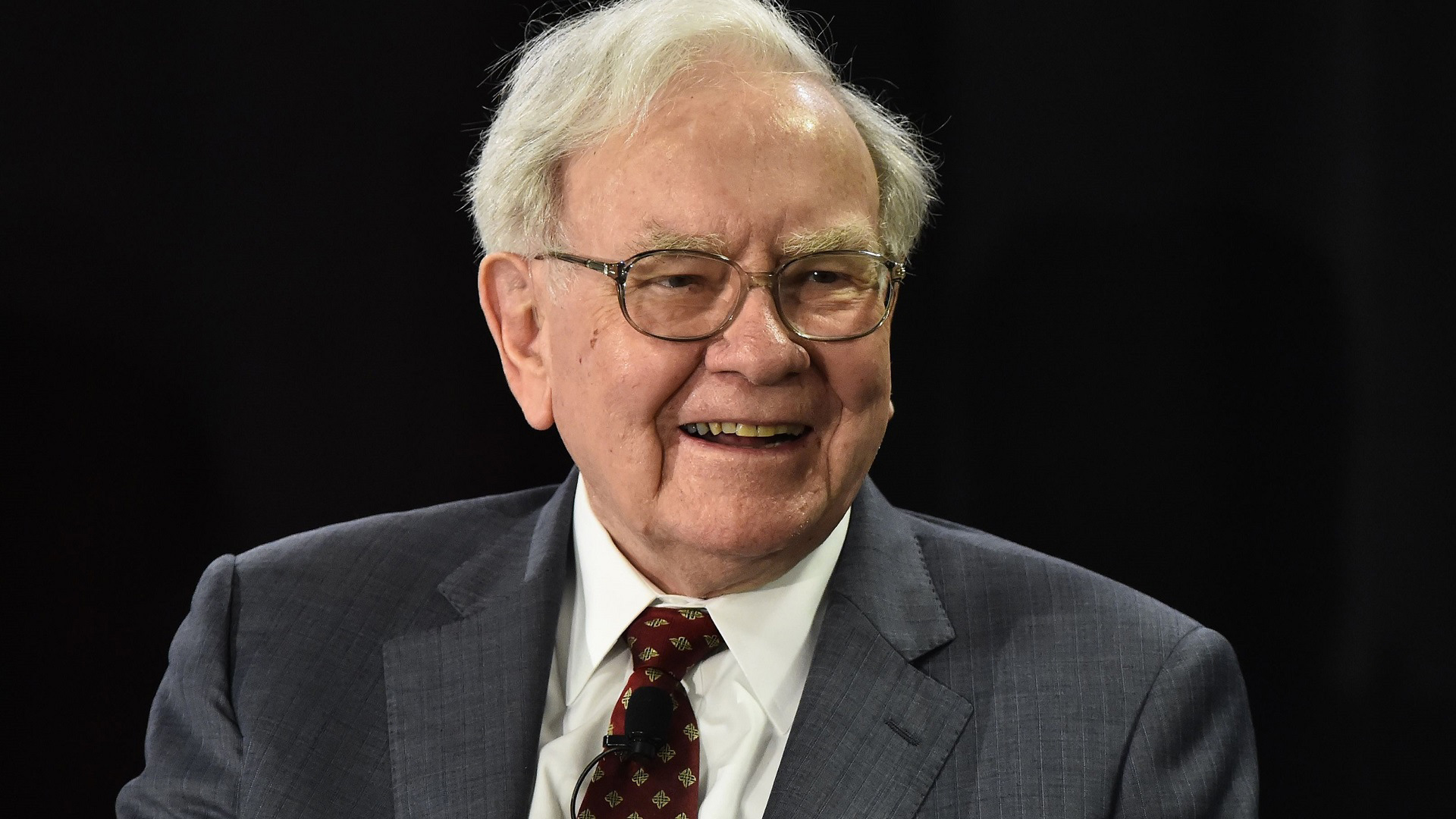 Warren Buffett: 10 Things Poor People Waste Money On Warren Buffett: 10 Things Poor People Waste Money On