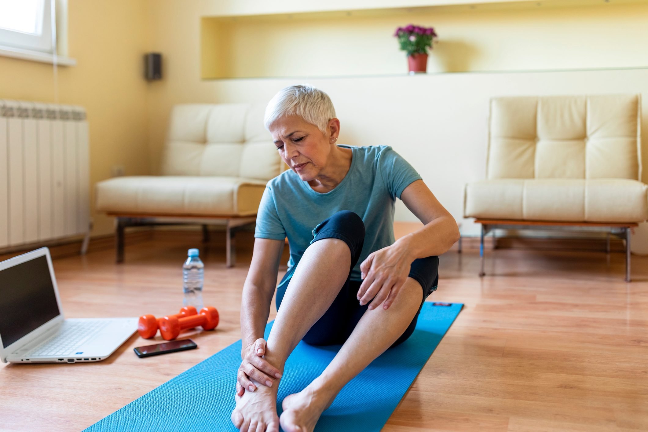 11 causes of pain on the outer side of your foot