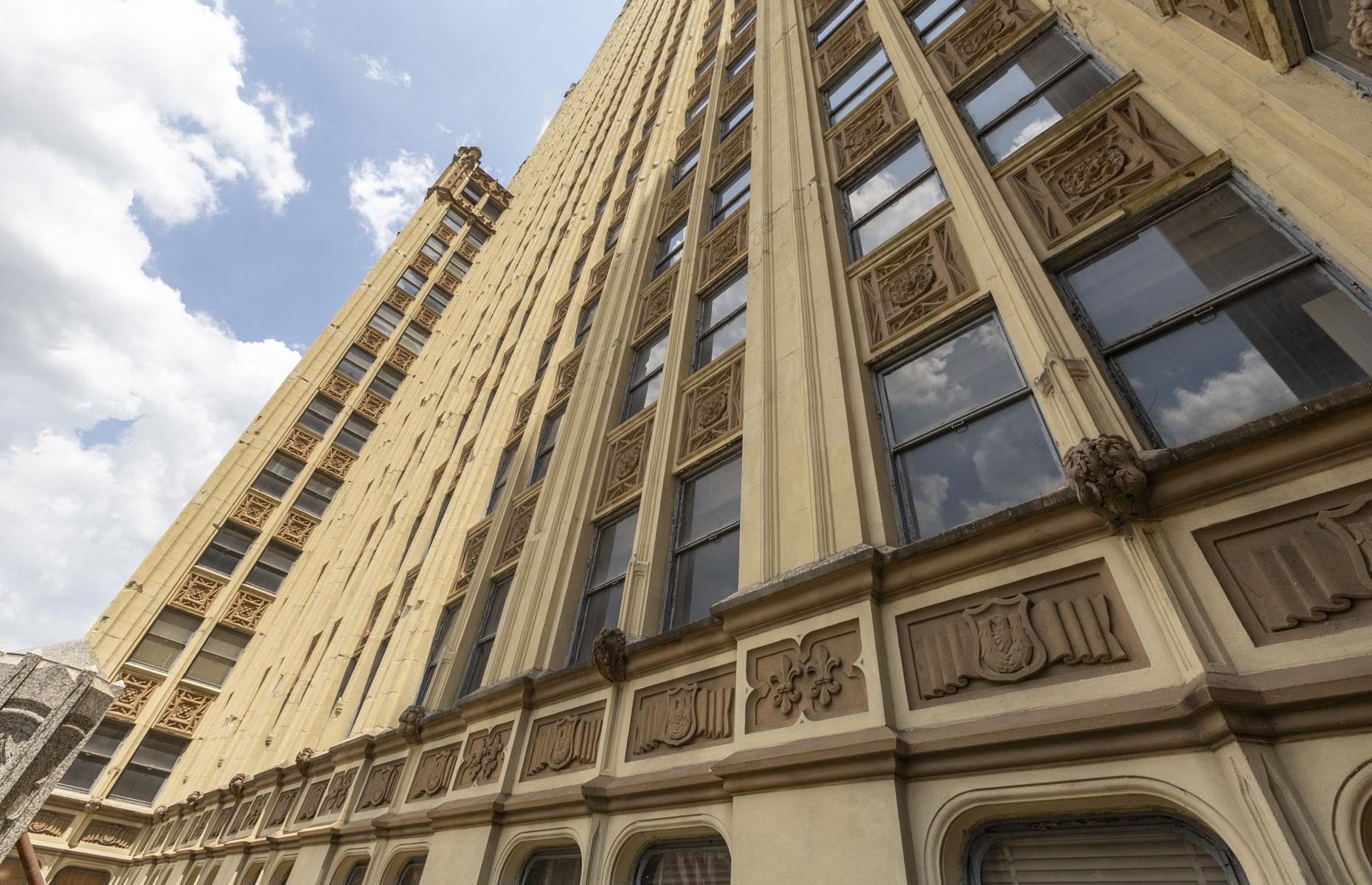 The shocking secret history behind this massive skyscraper