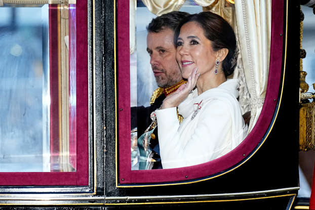 Het onvoorspelbare liefdesverhaal van de nieuwe koning en koningin van ... Het onvoorspelbare liefdesverhaal van de nieuwe koning en koningin van ...