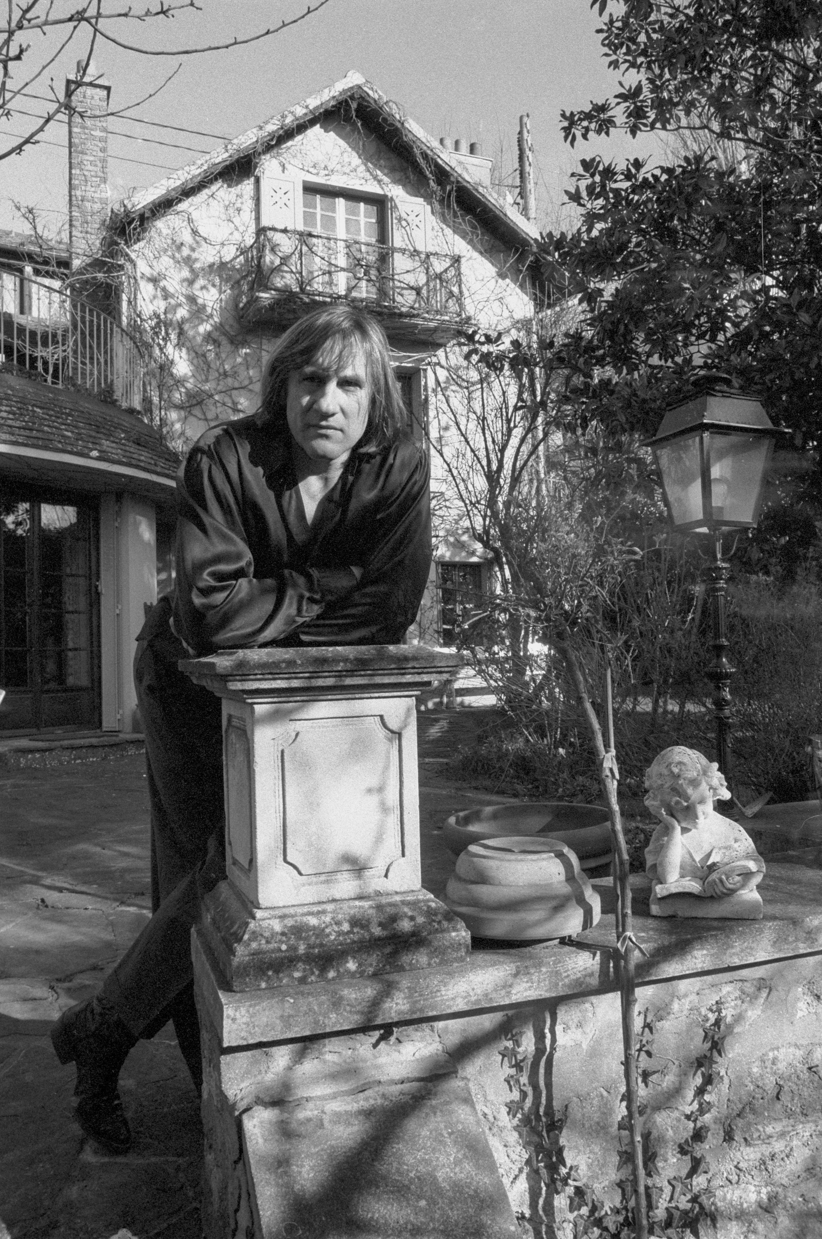 Gérard Depardieu, sa maison inachevée et abandonnée en Normandie