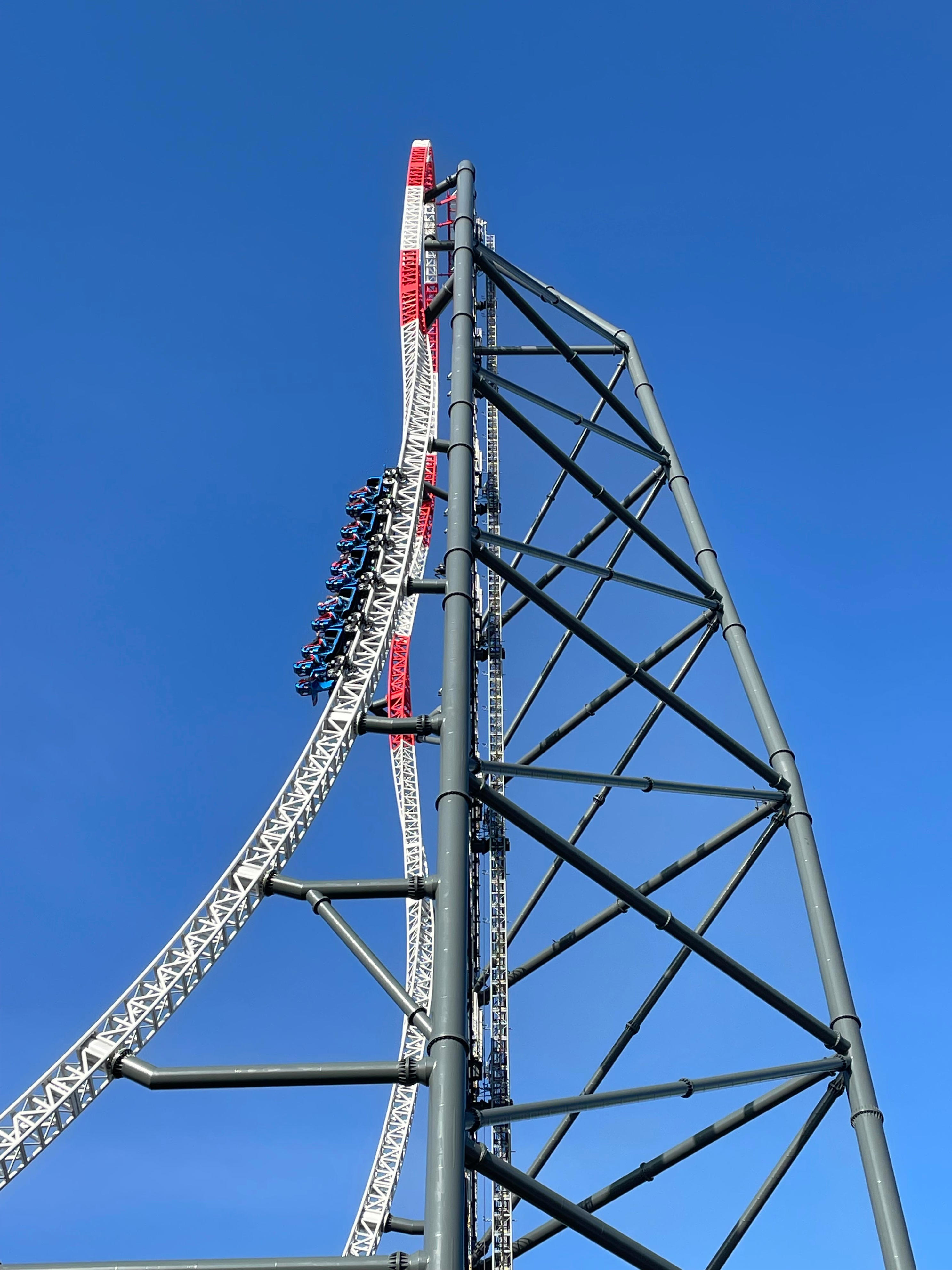 Human windshield: Cedar Point roller coaster slams riders into midge ...