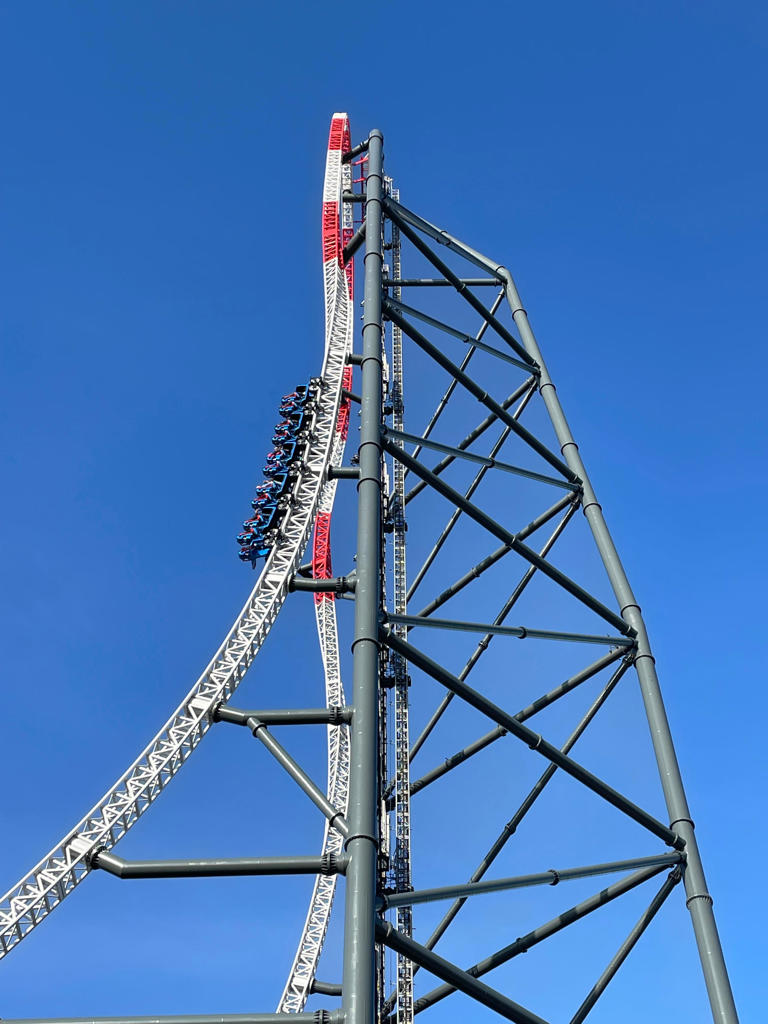 Human windshield: Cedar Point roller coaster slams riders into midge ...