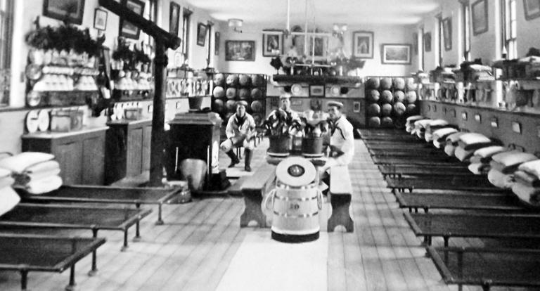 14 incredible photos showing the impressive Whale Island