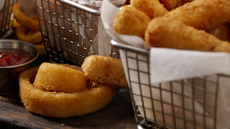 12 worst foods to order at a bar, according to an expert