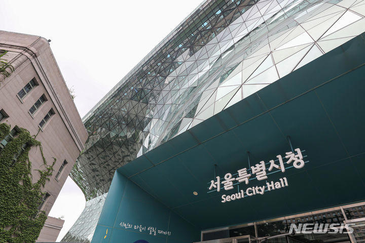 벌레 먹이고 성행위 부추기기도…서울시 학대 의혹 유튜버 고발