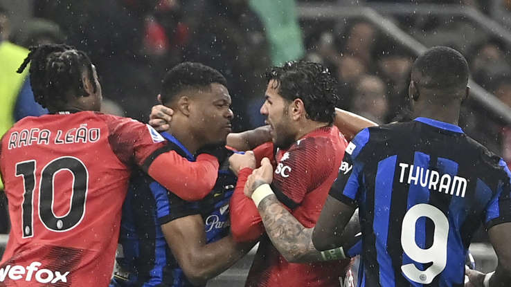 È partito l'assalto per Denzel Dumfries: l'Inter tratta. Foto È partito l'assalto per Denzel Dumfries: l'Inter tratta. Foto