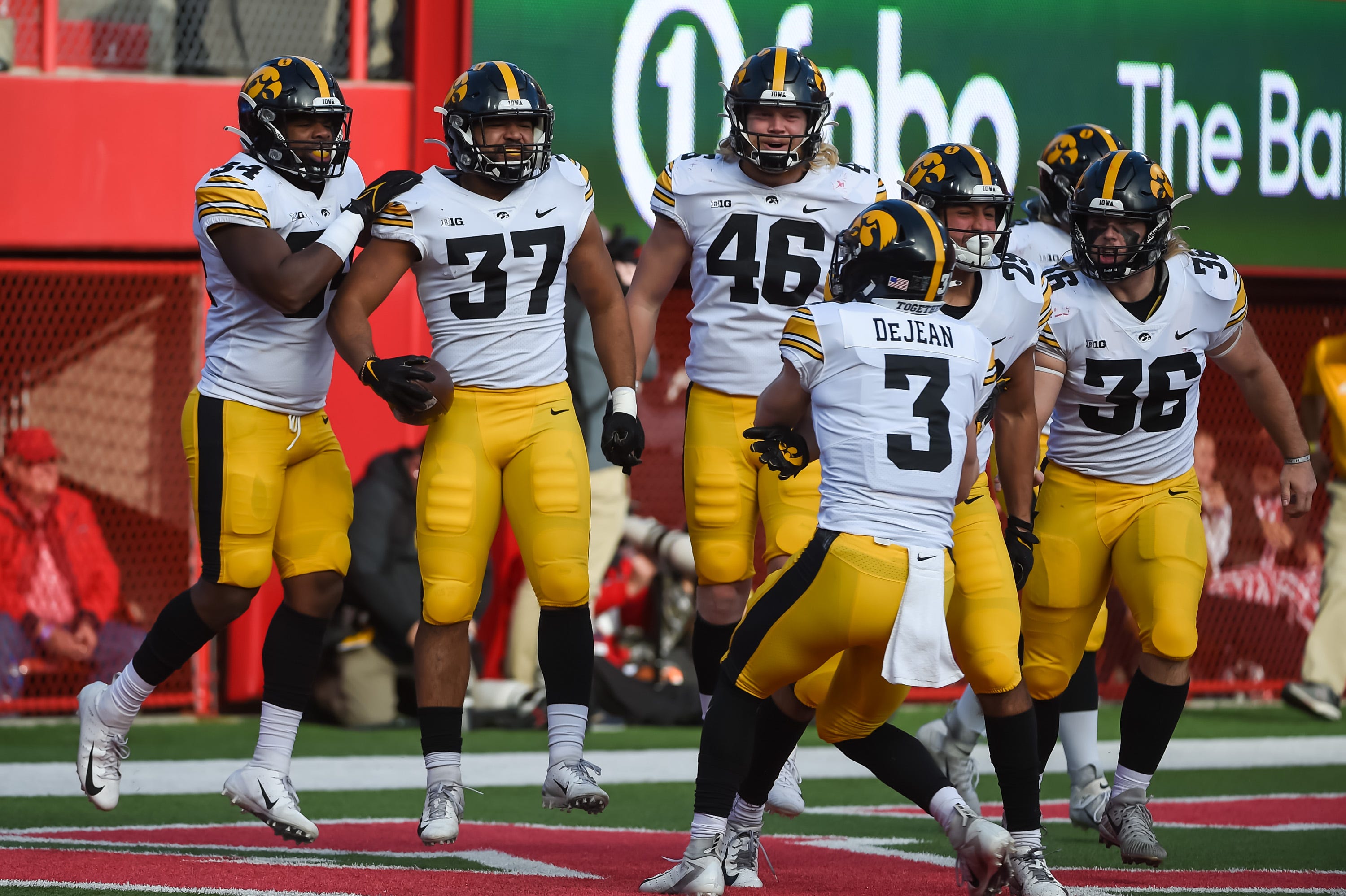 Cooper DeJean details loudest Big Ten venue to play in and Iowa's ...