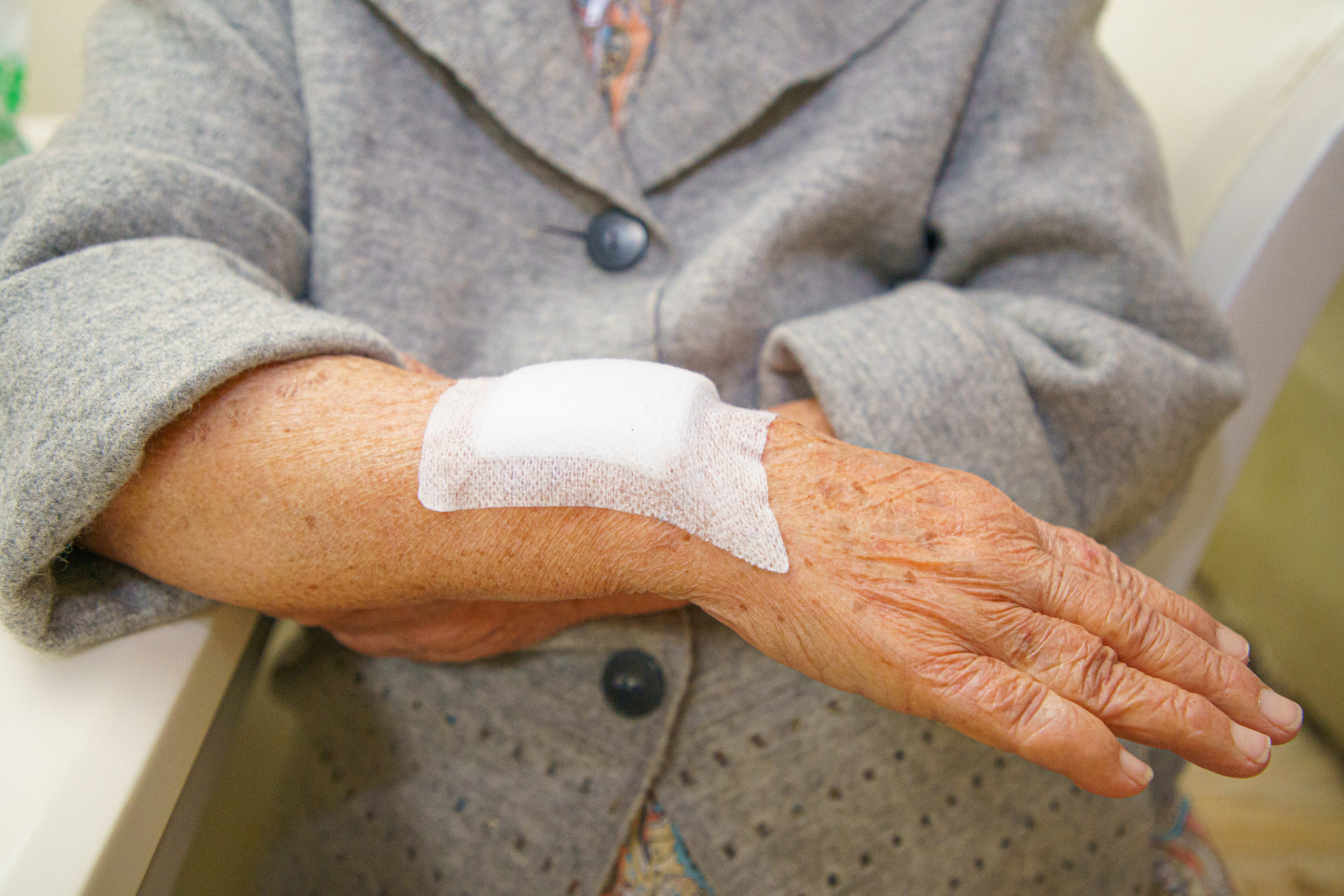 How common is botulism, and can it be prevented?