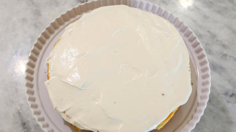 An Easy Semi-homemade Cake That Tastes As It Came From A Bakery ...