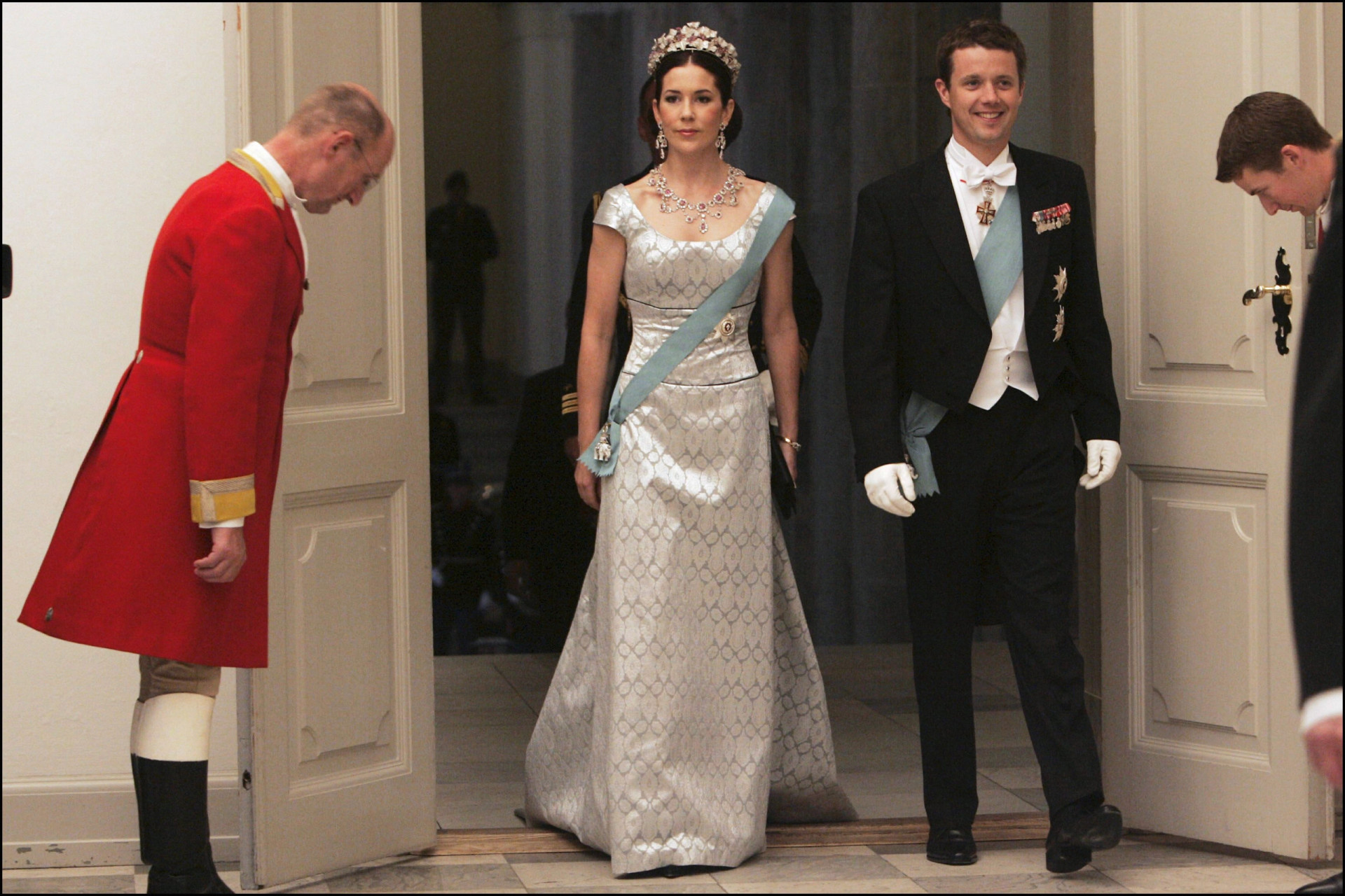 Den utrolige kærlighedshistorie mellem Danmarks nye konge og dronning