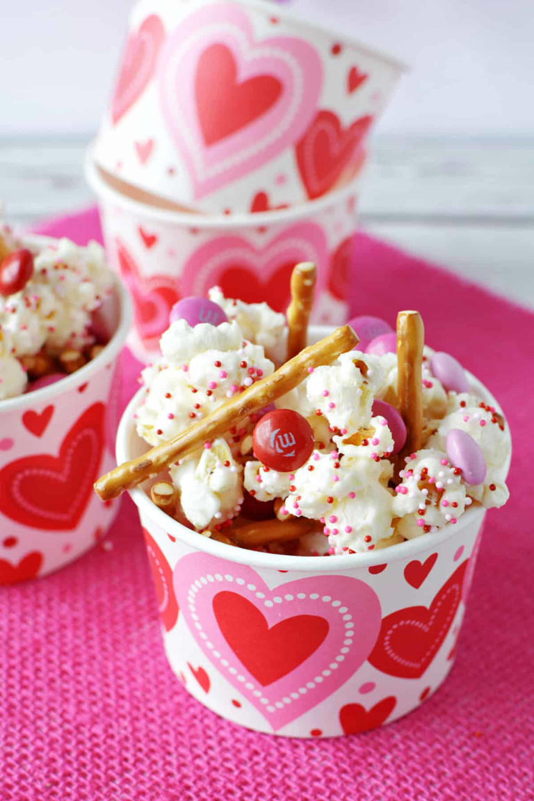 Everyone Loves this Valentine's Day Snack Mix