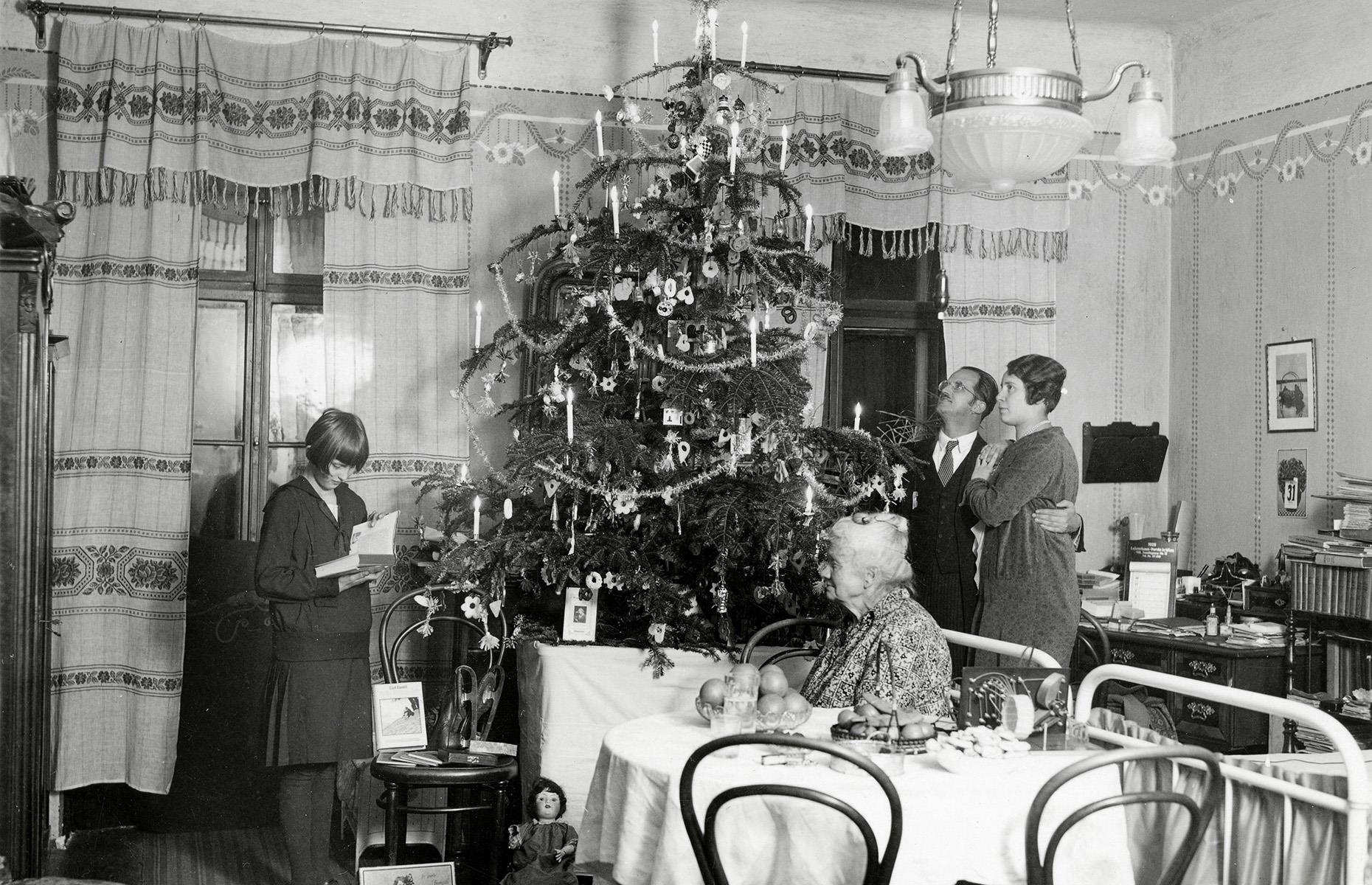 Fascinating photos of domestic life during the Roaring Twenties