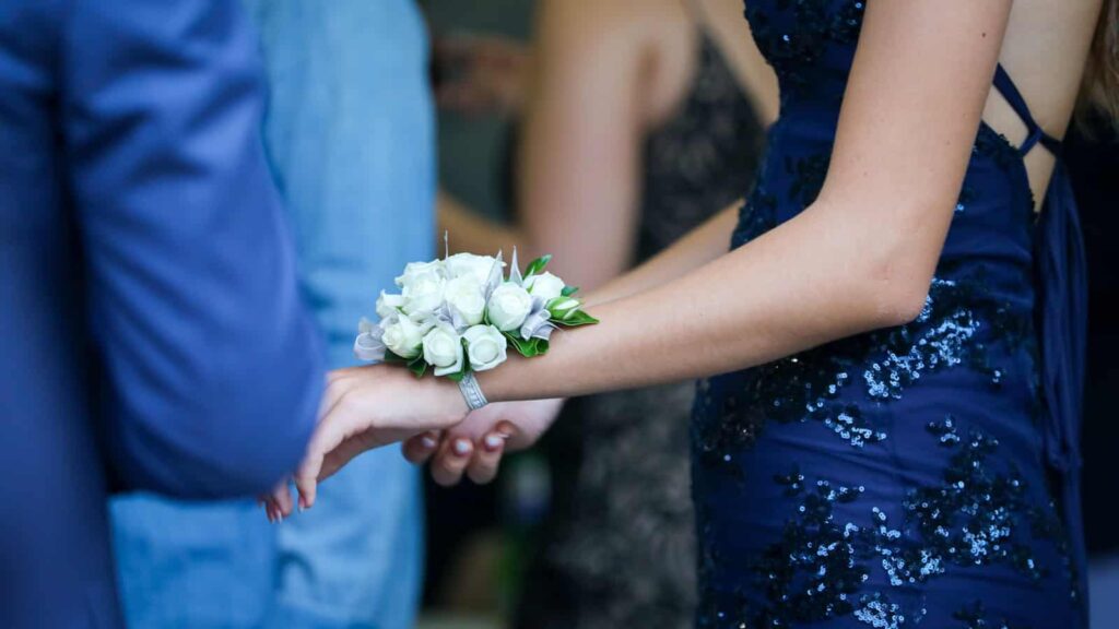 11 Prom Traditions That Can Surprise You