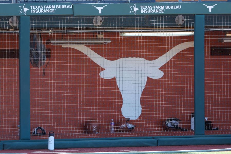 No. 1 Texas wins third consecutive SEC series, tops No. 18 Mississippi ...