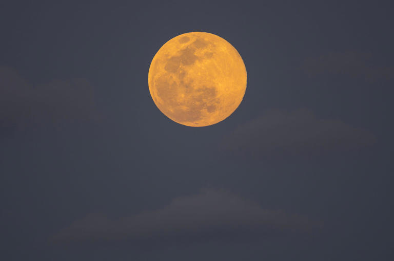 When is the full Pink Moon in April? 'Micromoon' will rise over ...