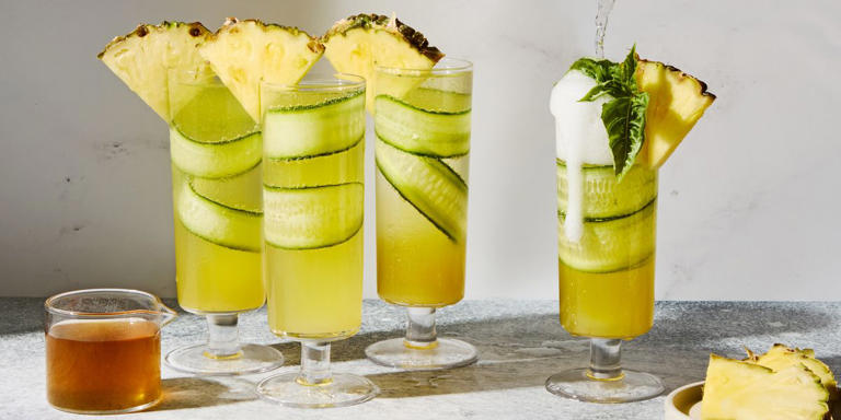This Bikini Bellini Is The Light Summer Cocktail Your Pool Party Is Missing