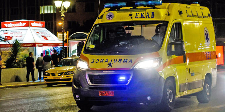 Τροχαίο στη Συγγρου: ΙΧ καρφώθηκε σε κολώνα, δύο σοβαρά τραυματίες