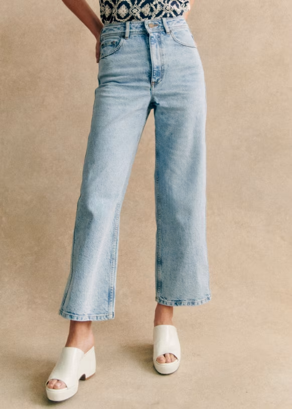 Je mesure 1m58 et voici mes jeans préférés pour allonger ma silhouette