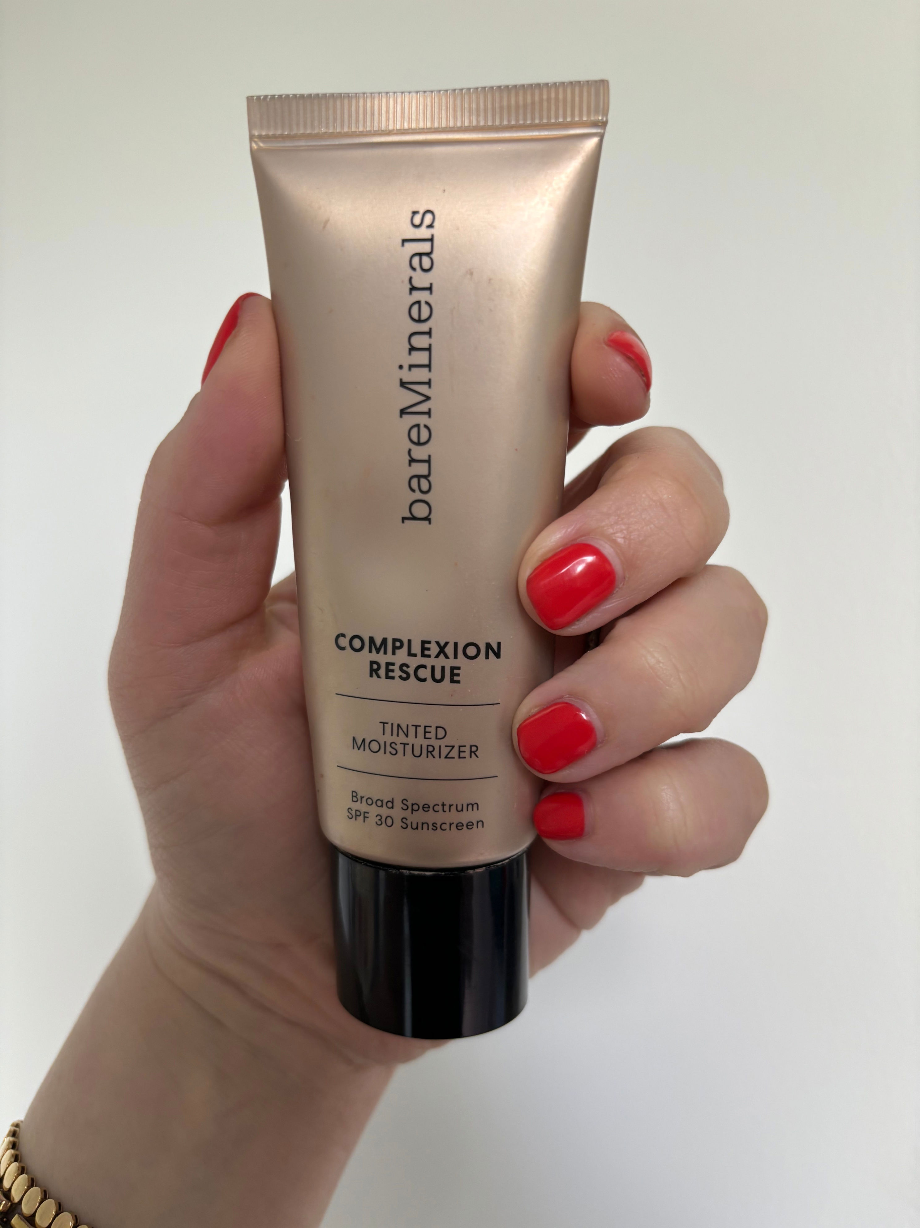 20 Best Sunscreen for Acne-Prone Skin, According to Dermatologists