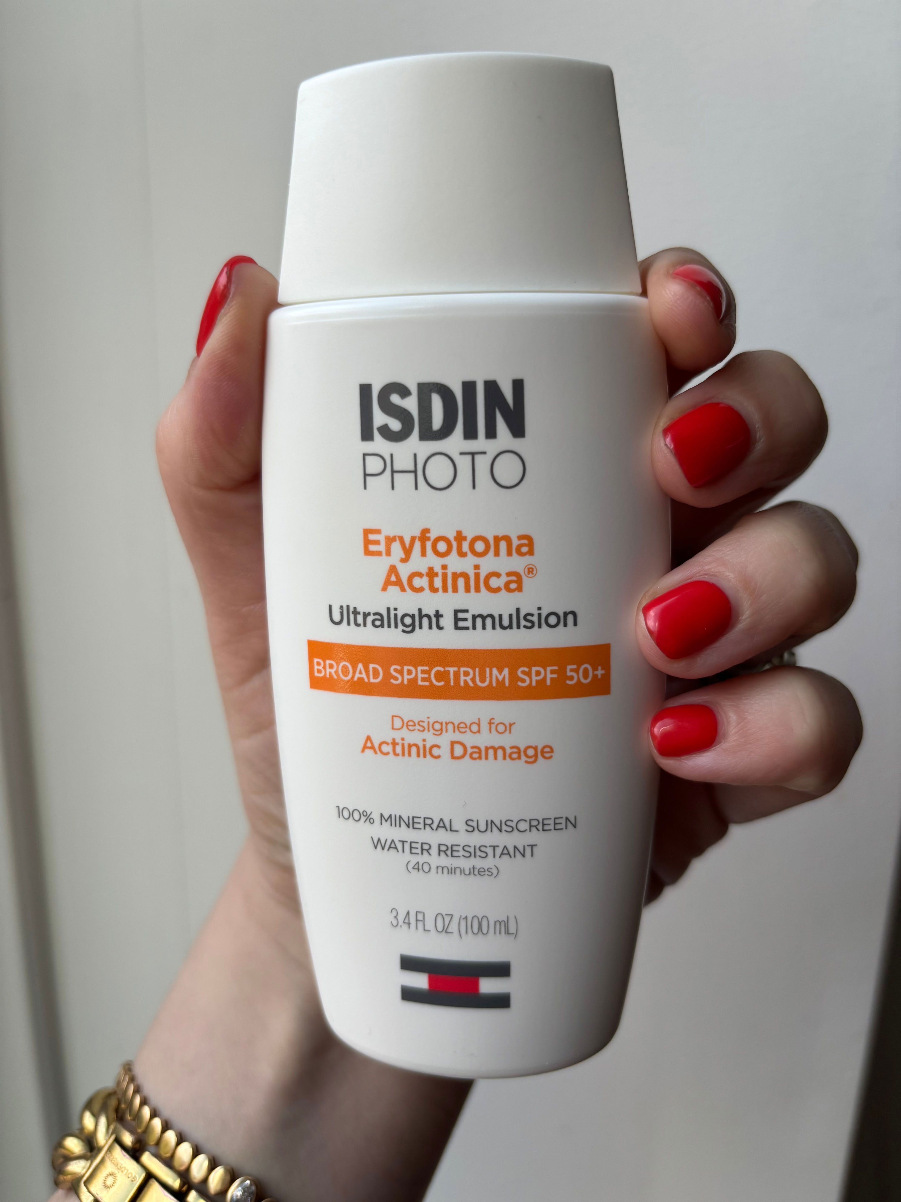 20 Best Sunscreen for Acne-Prone Skin, According to Dermatologists