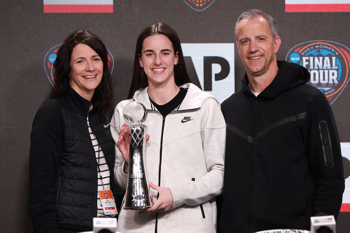 Caitlin Clark's Admission About Her Parents Goes Viral Before Season Opener