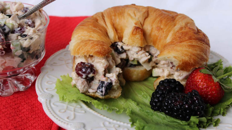 This Cool And Creamy Chicken Salad Recipe Will Be A Big Hit At Your ...