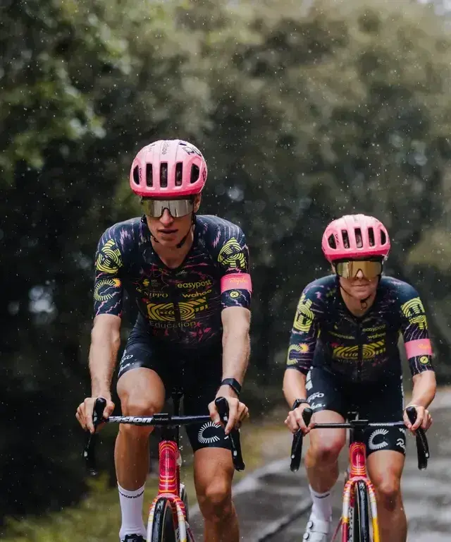 Ondertussen in het peloton | Visma | Lease a Bike doet voor eerst sinds ... Ondertussen in het peloton | Visma | Lease a Bike doet voor eerst sinds ...