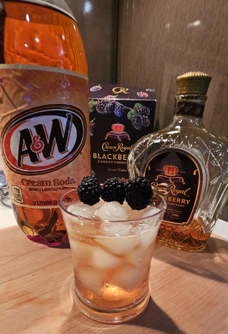 10 Crown Royal Blackberry Whisky Cocktails