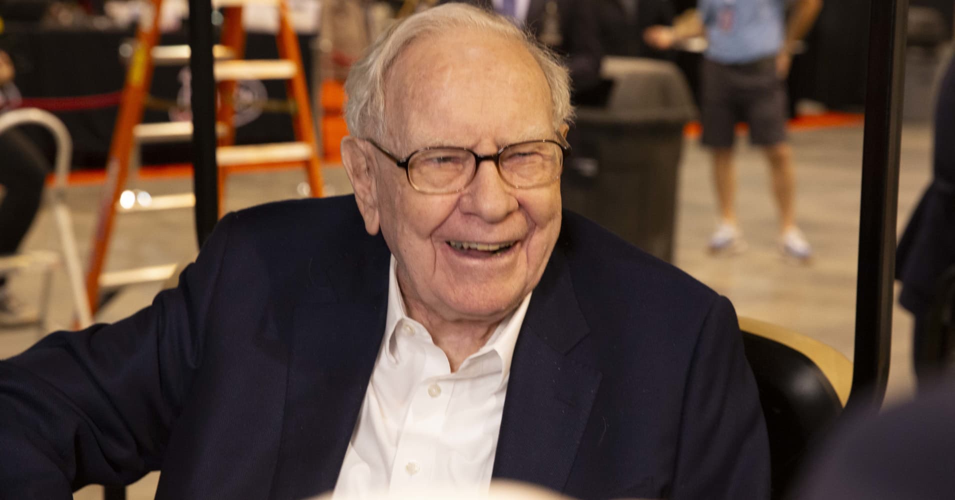 'Keep your head': Why Warren Buffett suggests reading a 19th century ...