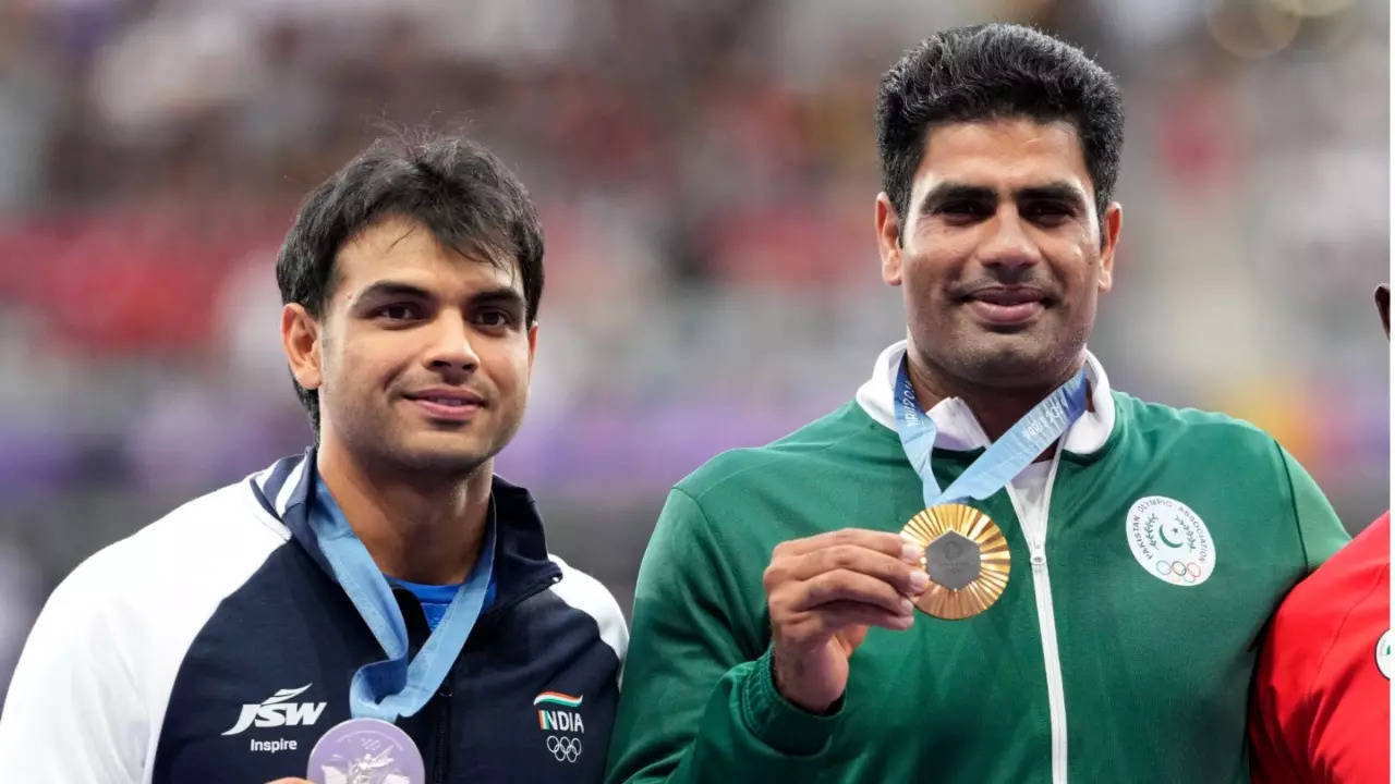 Neeraj Chopra, Arshad Nadeem's Reaction To Their Mothers' HEARTWARMING ... Neeraj Chopra, Arshad Nadeem's Reaction To Their Mothers' HEARTWARMING ...