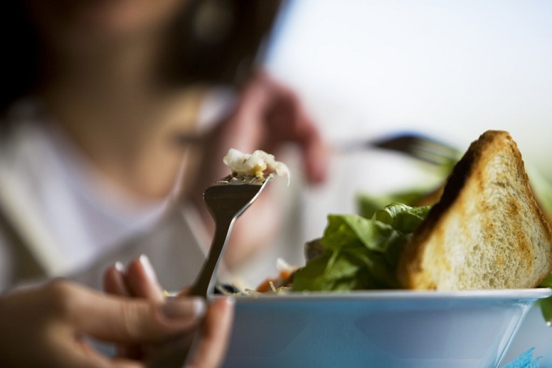 6 conseils tout simples qui vous aideront à manger beaucoup moins de ...