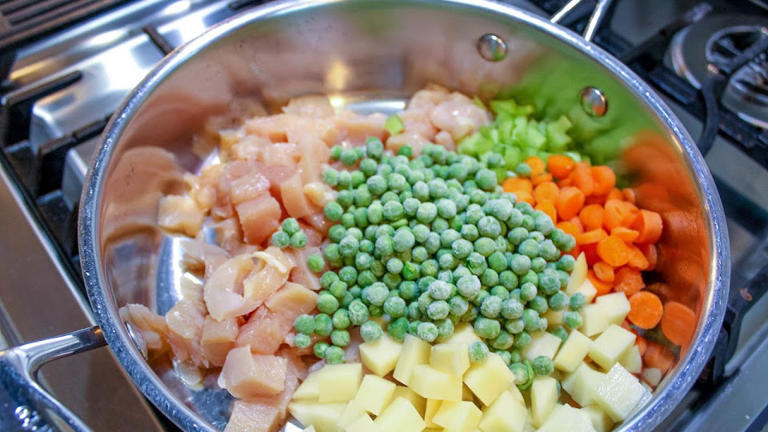 This Is A Classic Homemade Chicken Pot Pie Recipe - The Best Chicken ...