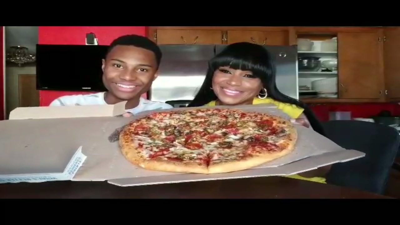 Domino’s Pizza mukbang with special shoutouts