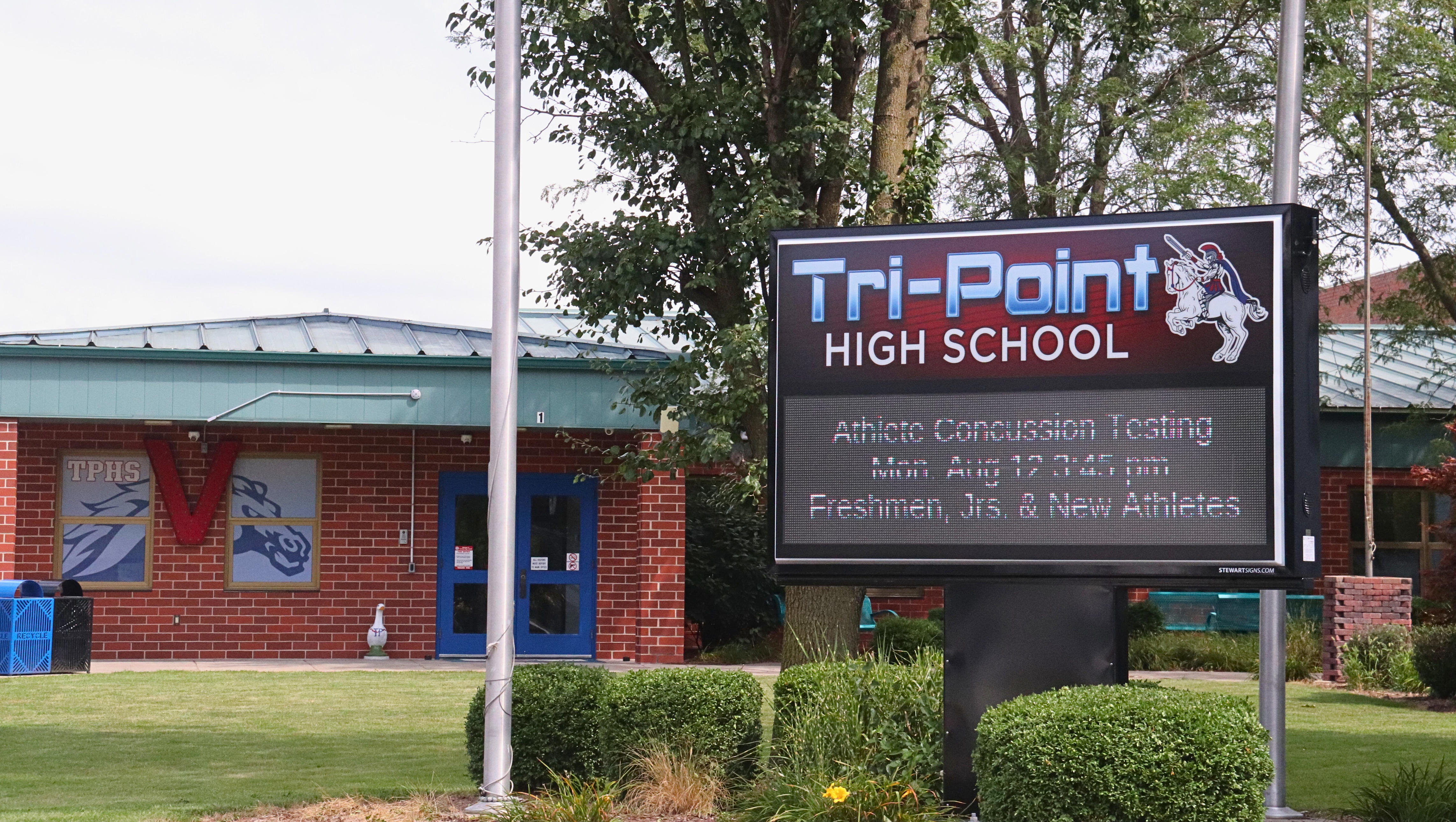 Anonymous bomb threat closes central Illinois schools