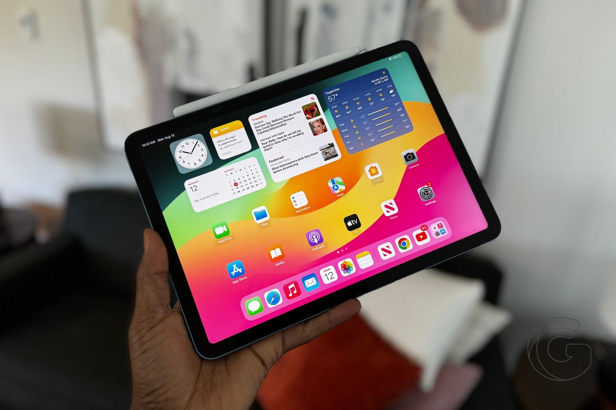 Apple reportedly paused its $3,900 foldable iPad after it became ...