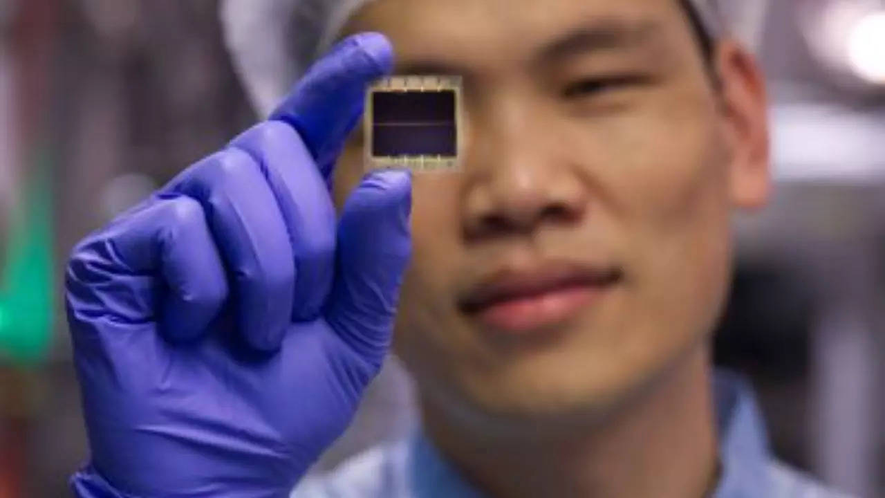 Scientists develop new material that can turn regular objects into ... Scientists develop new material that can turn regular objects into ...