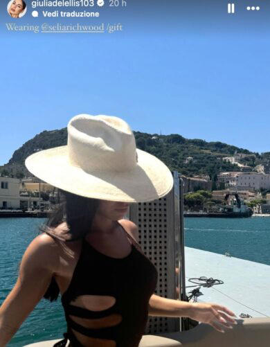 Trend Alert Giulia De Lellis In Barca Il Mini Dress Con Taglio Underboob Va Di Moda