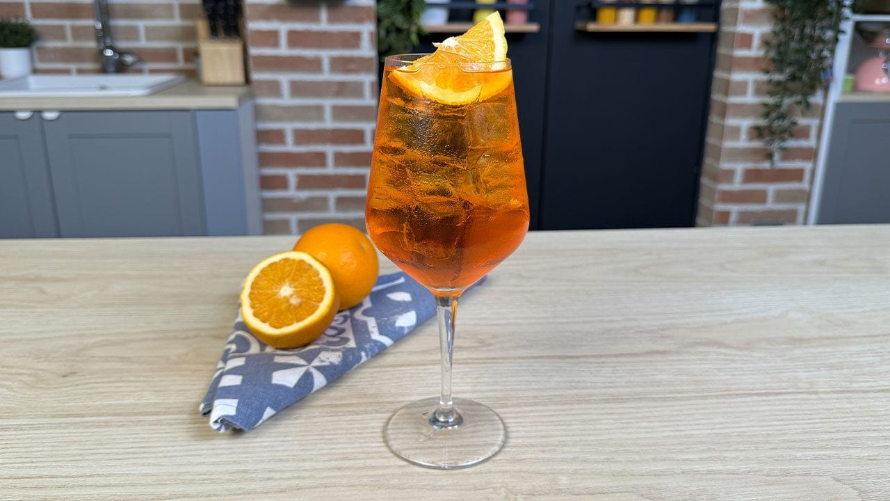 Spritz: ricetta e preparazione del cocktail da aperitivo italiano