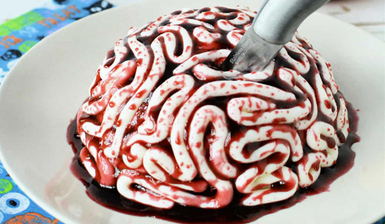 16 Easy Halloween Treats For Spooky Season