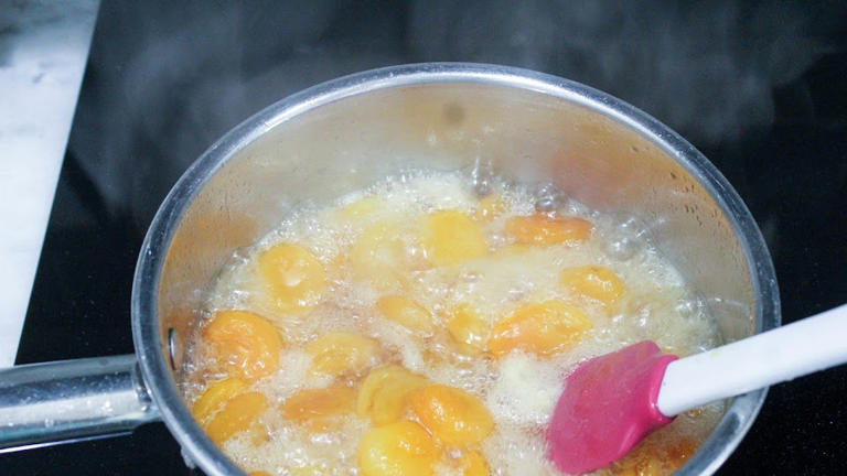 If You Grew Up Watching Your Mom Make Fried Pies, Then These Fried ...