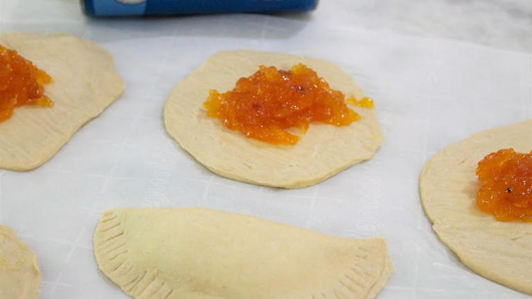 If You Grew Up Watching Your Mom Make Fried Pies, Then These Fried ...