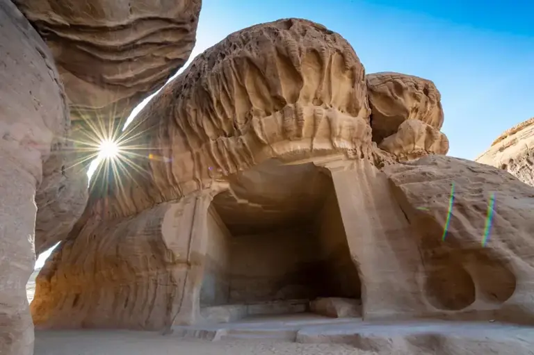 Breathtaking ancient city discovered in the desert reveals secrets of a ...