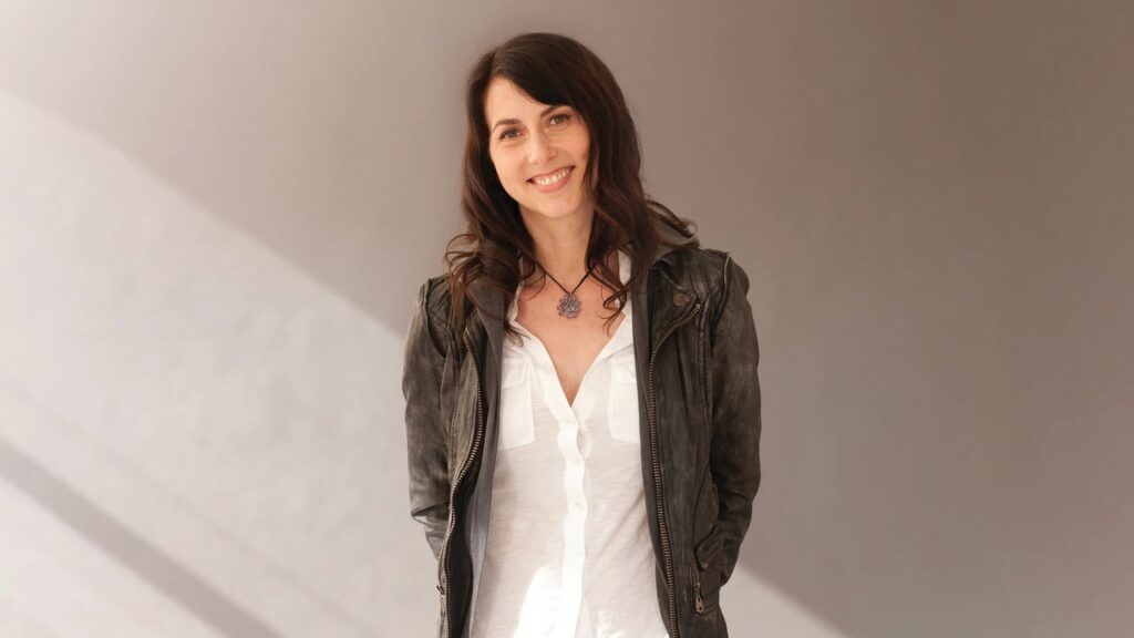 Jeff Bezos' Ex-Wife MacKenzie Scott's $19B Donations Are Transforming ...
