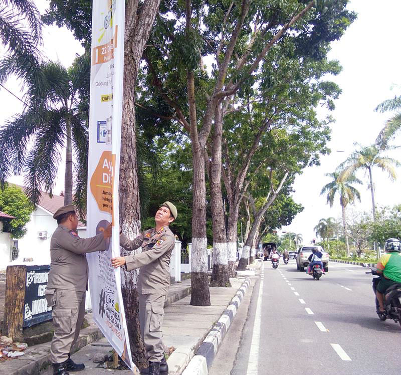 Timses Dilarang Pasang Spanduk Sembarangan Timses Dilarang Pasang Spanduk Sembarangan